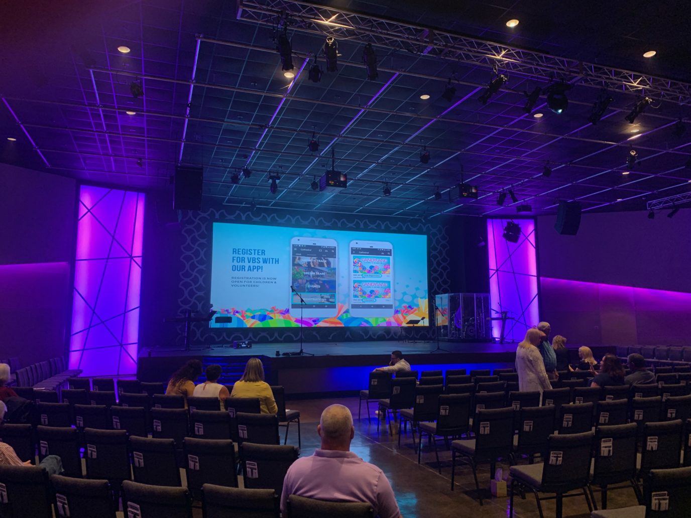 LED Walls or Projection for Churches: Growth in Technology Makes ...