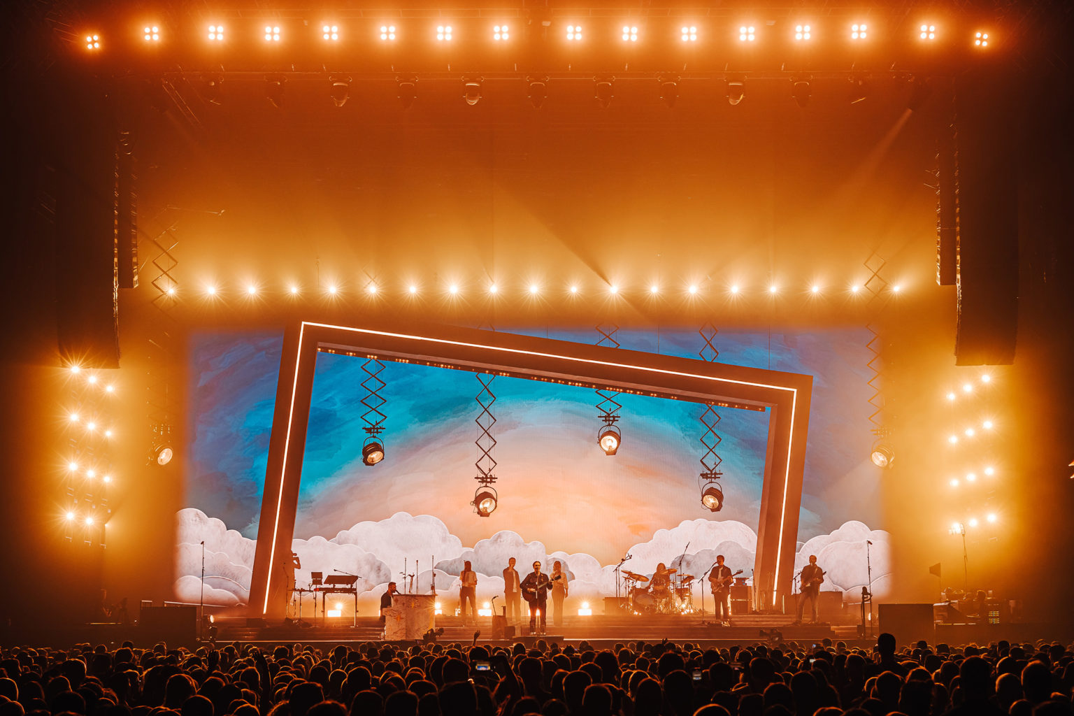 GLP’s power and versatility animate George Ezra’s massive pros arch ...